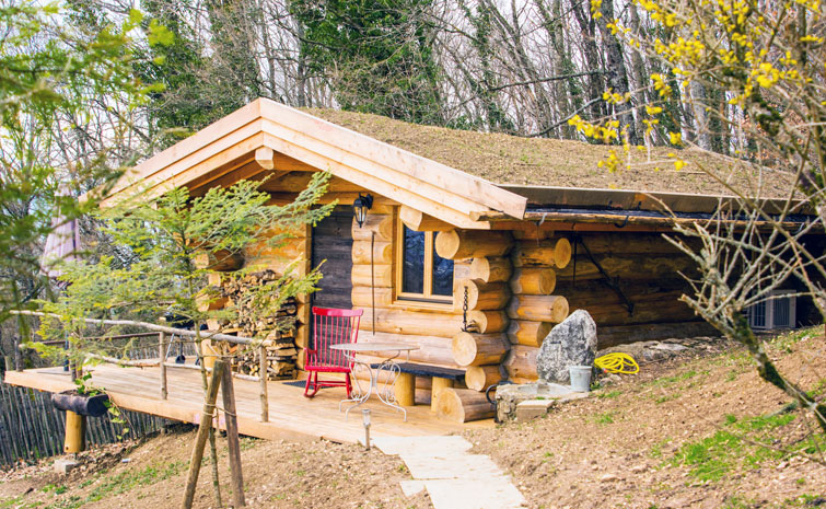 Cabane en rondins La Thuile, logement insolite au Salève, Genève
